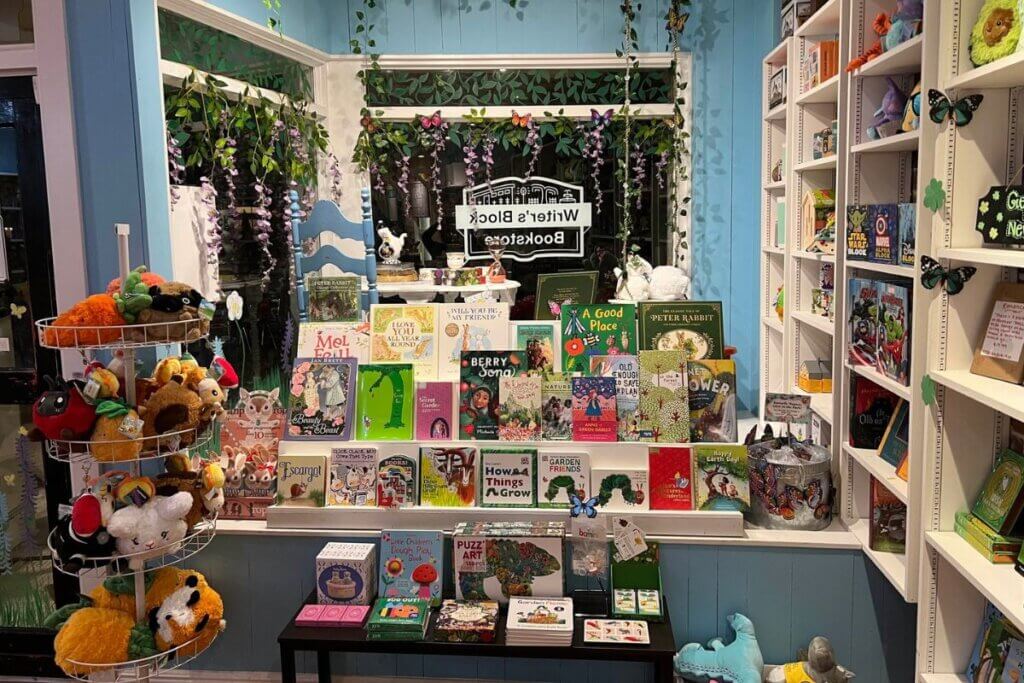 A Road Trip to the Best Florida Independent Bookstores in 2025