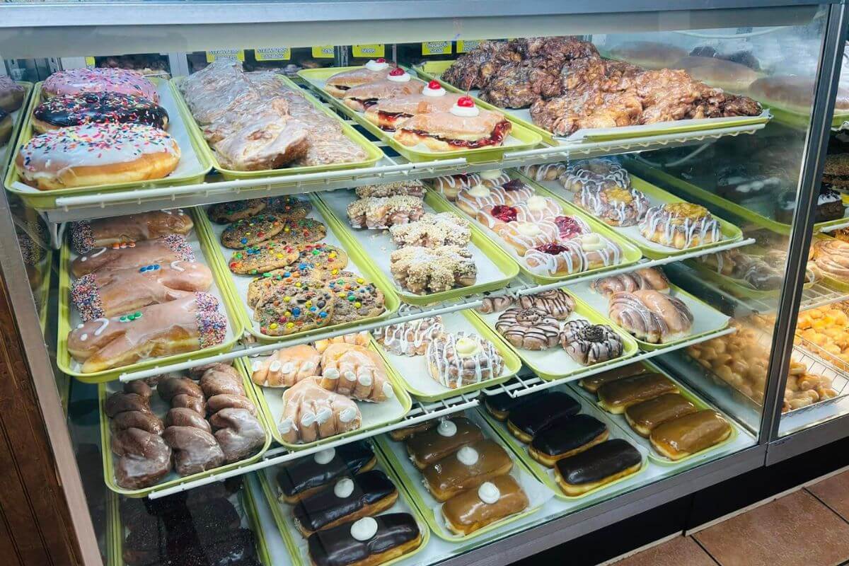 A Visit to Donut King in Florida is a Royal Treat • Authentic Florida